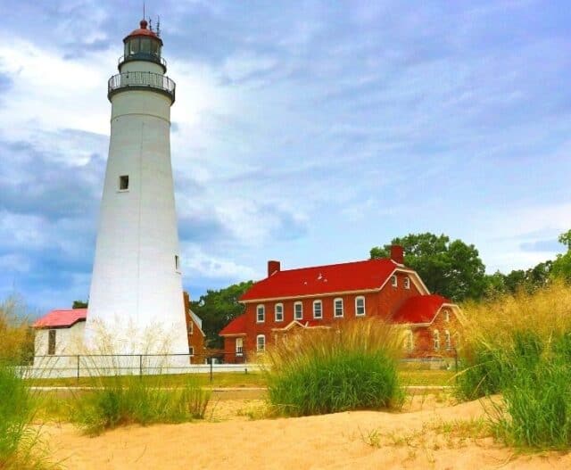 Lake Huron Lighthouses: Ultimate Michigan Lighthouse Road Trip Guide ...