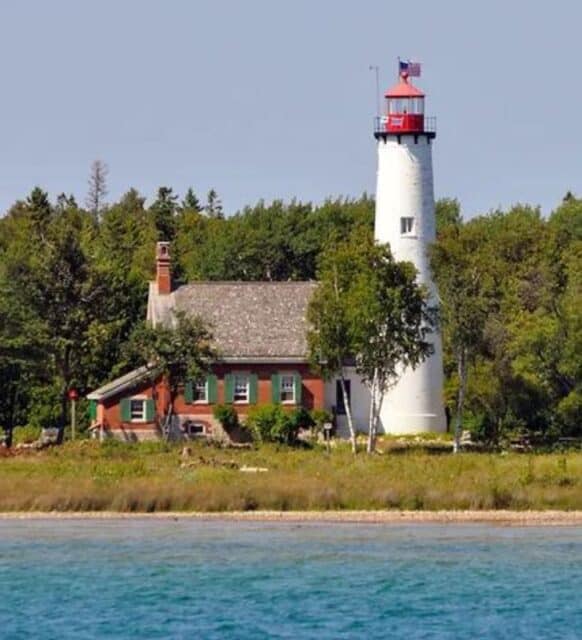 14 Stunning Michigan Lighthouses Where You Can Spend the Night: Unique ...
